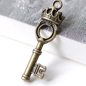 10 Pcs of Antique Bronze Filigree Crown Key Pendants Charms 15x54mm ...