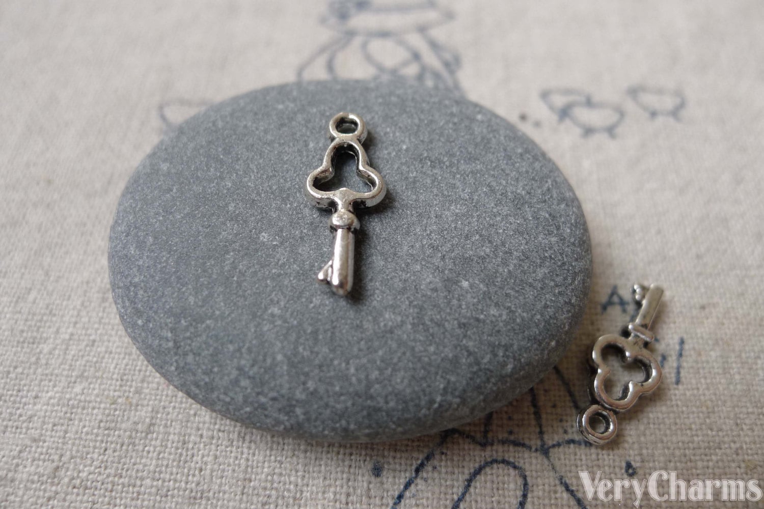 50 pcs Antique Silver Tiny Skeleton Key Charms 7x16mm A7243 | Etsy