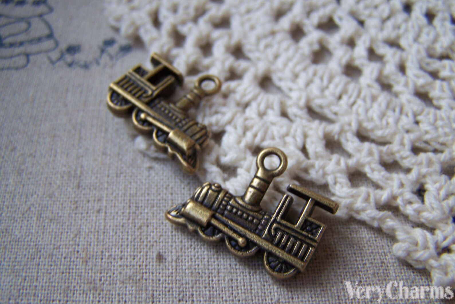 10 Pcs of Antique Bronze Train Charms 14x22mm A5076 - Etsy