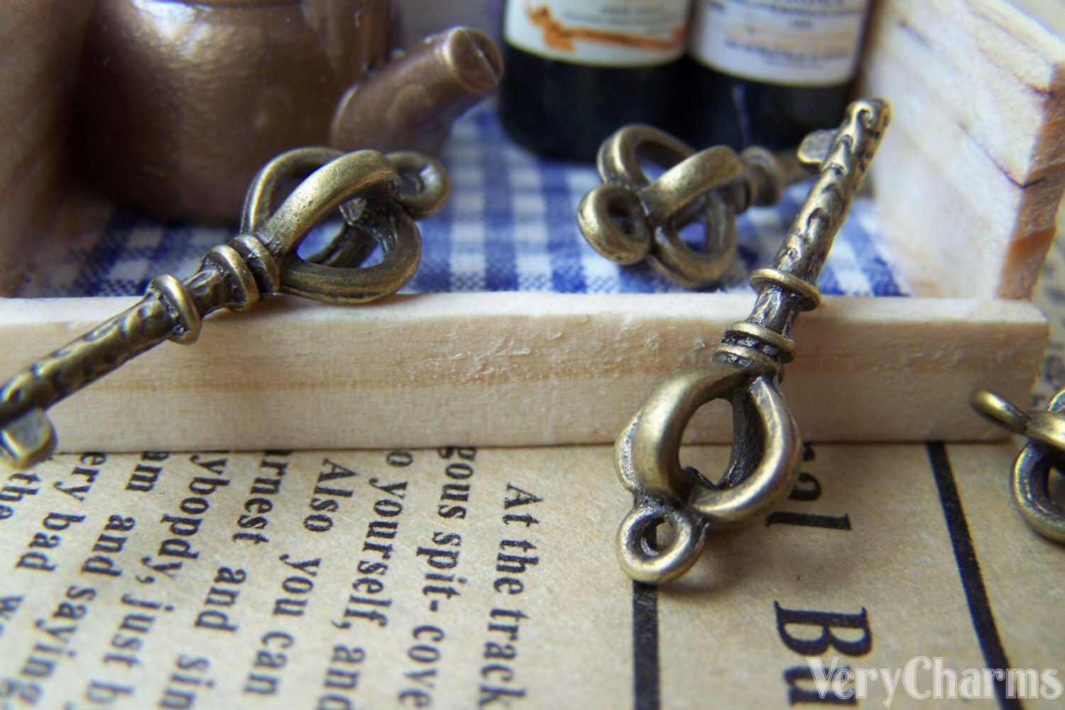 20 Pcs of Antique Bronze Crown Skeleton Key Charms 8x23mm A186 | Etsy