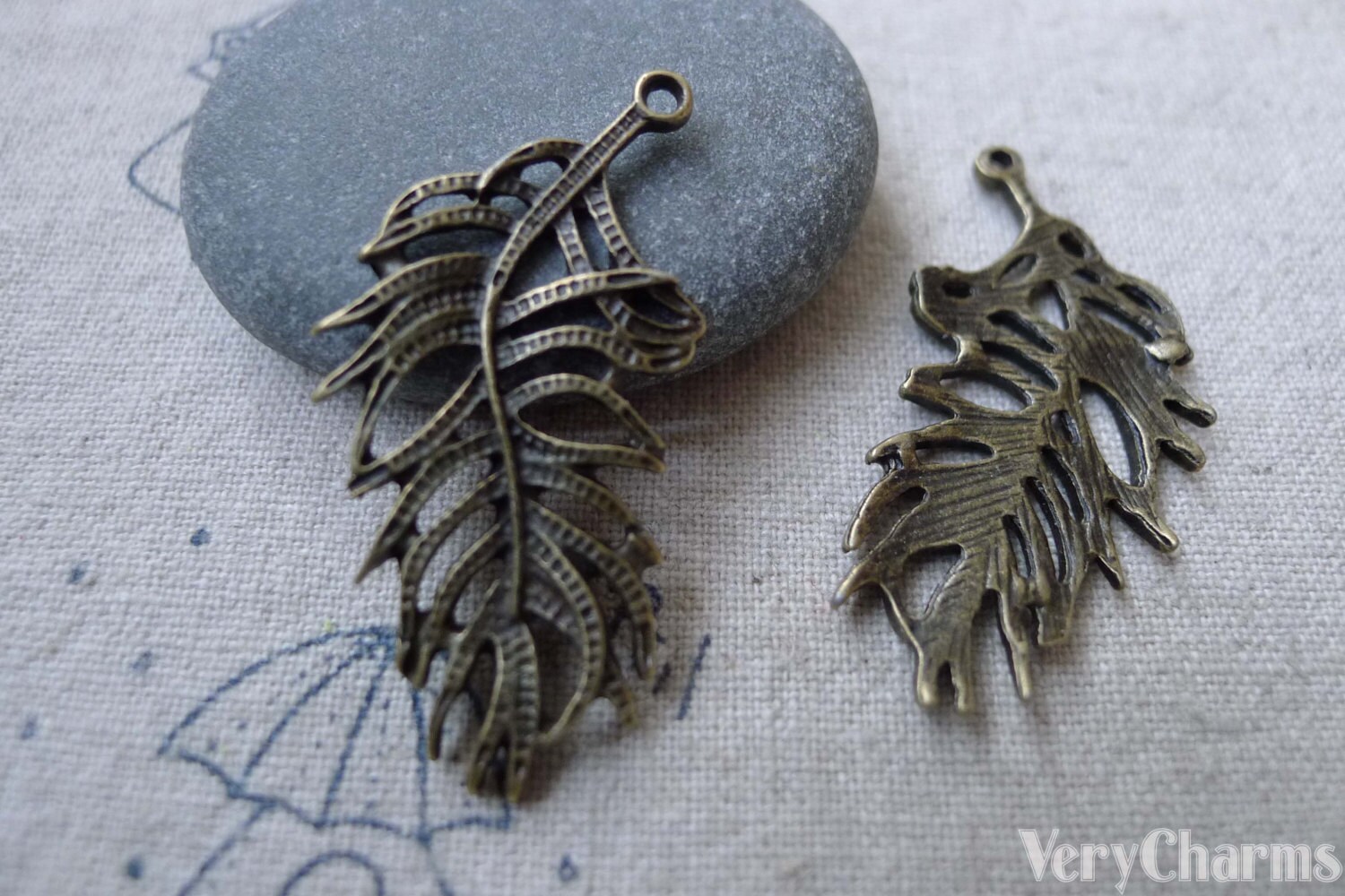 10 Pcs of Antique Bronze Filigree Feather Charms 19x37mm A7737 - Etsy