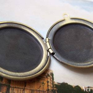 Blank Locket Antique Bronze Round Photo Lockets 32mm Set of 4 Pcs A3561 ...
