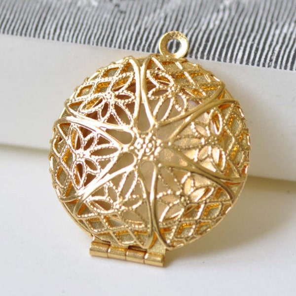 Filigree Locket - Etsy