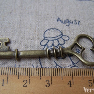 10 Pcs Heart Skeleton Key Antique Bronze Charms Pendants 21x60mm A173 ...