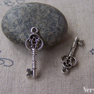 20 Pcs of Tibetan Silver Antique Silver Skeleton Key Charms 10x30mm ...