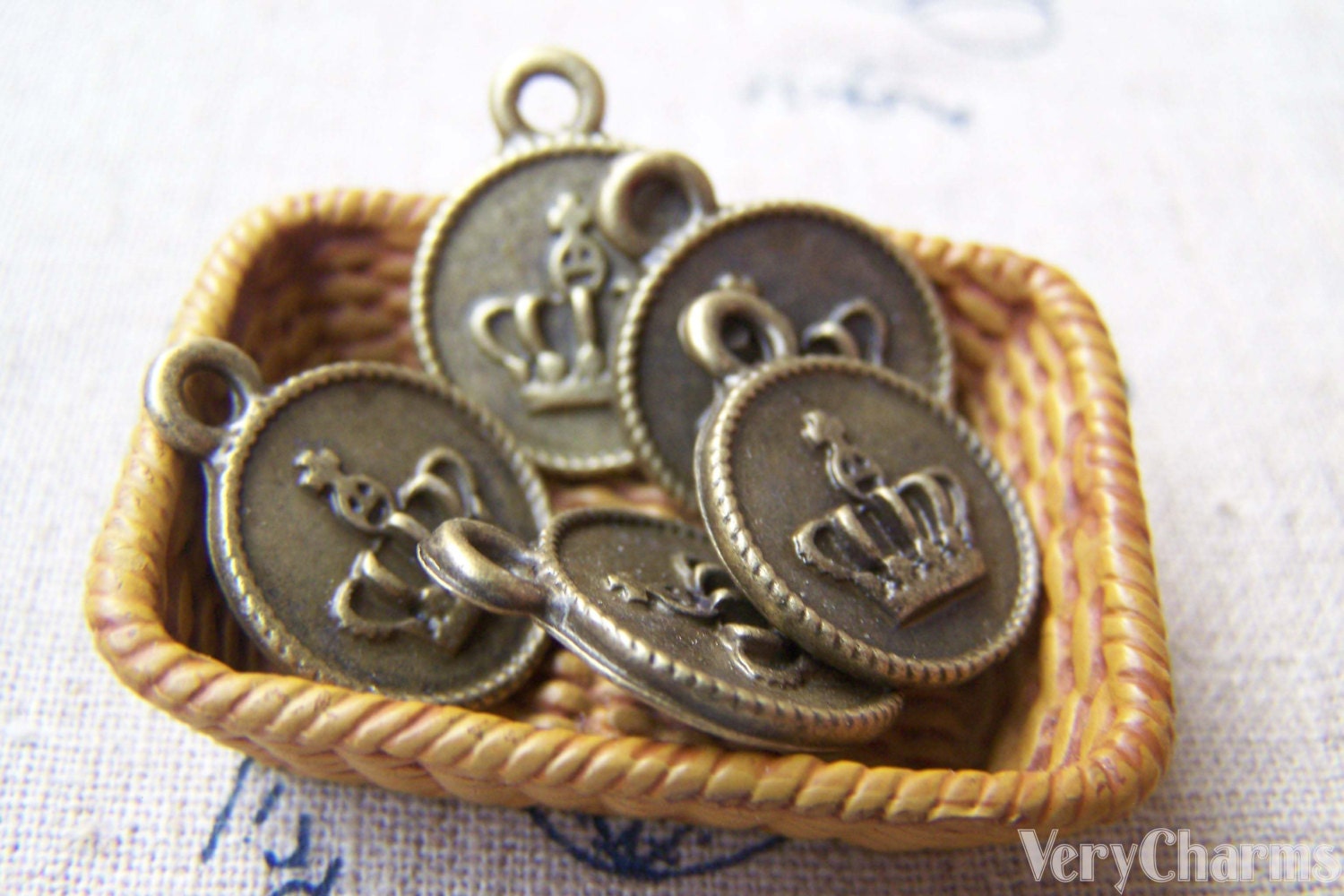 10 Pcs of Antique Bronze Round Embossed Crown Ring Charms 15mm - Etsy