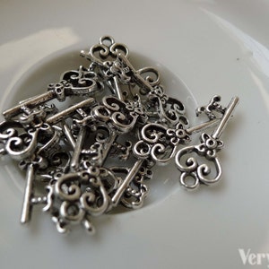 20 Pcs of Antique Silver Skeleton Key Heart Key Charms 9x21mm A6455 - Etsy