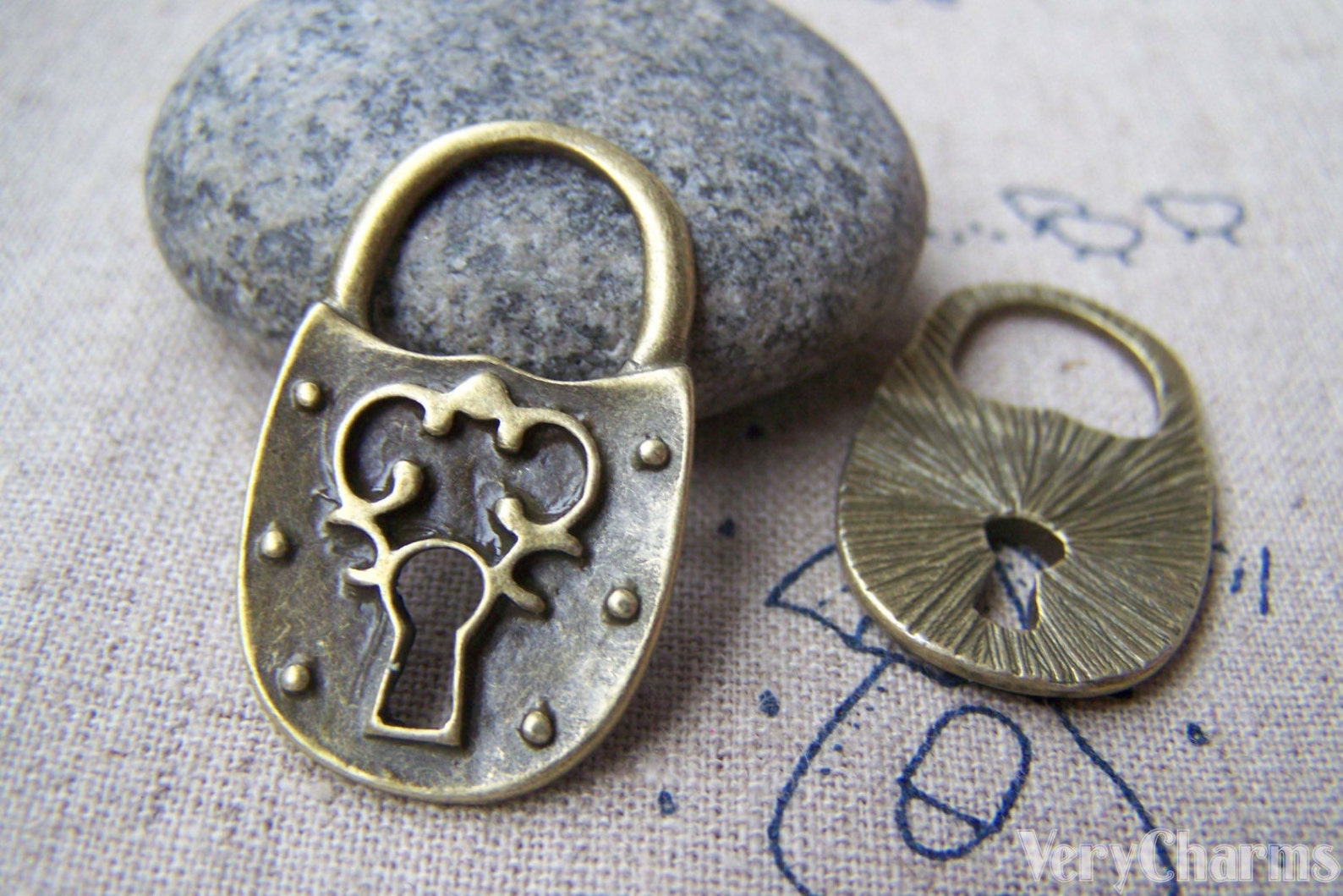 10 Pcs of Antique Bronze Lovely Lock Charms 20x32mm A2437 - Etsy