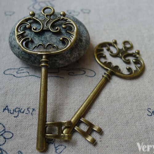 6 Pcs of Antique Bronze Clock Winding Key Charms Pendants - Etsy