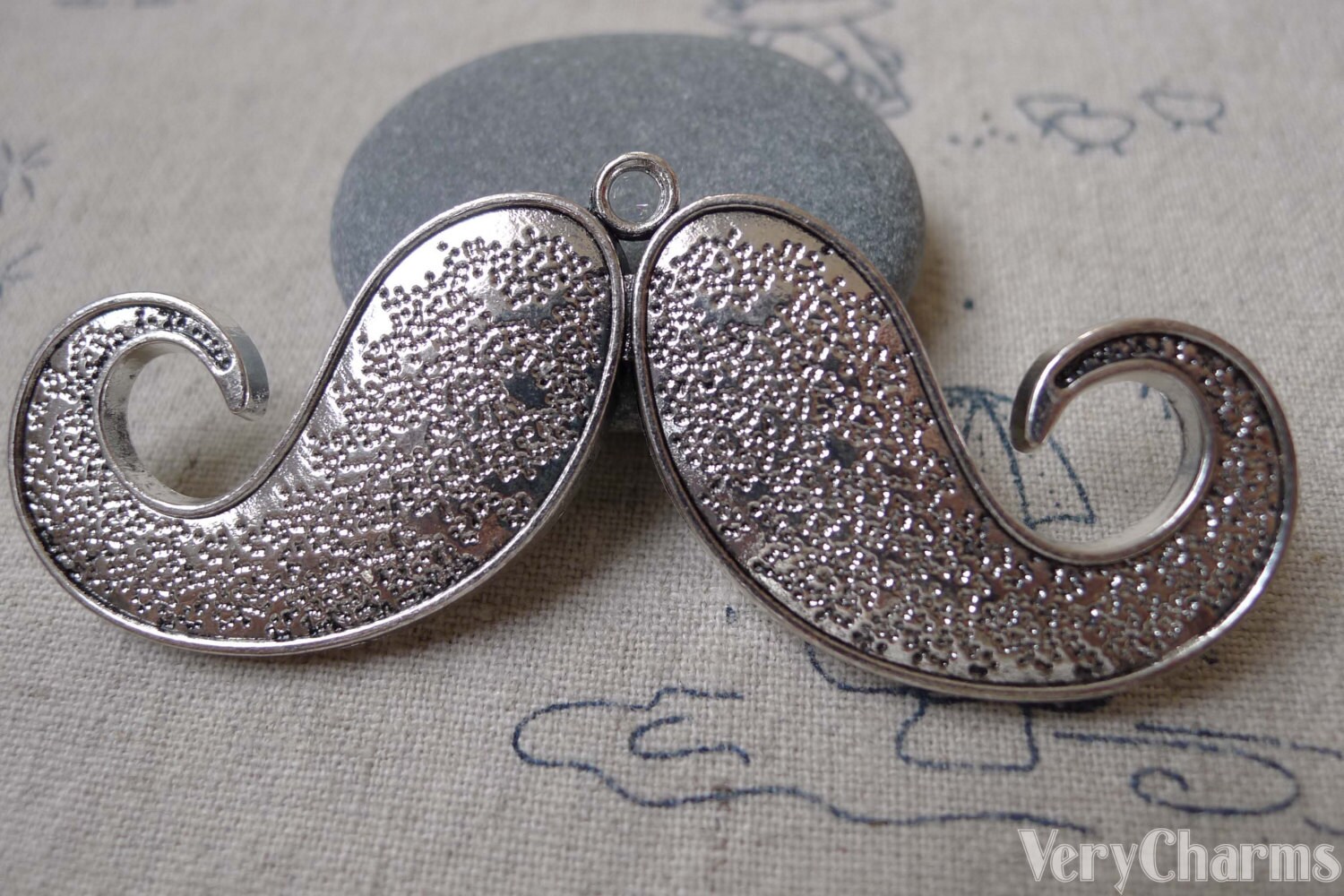 4 Pcs of Antique Silver Textured Moustache Pendant Charms 30x75mm A7277 ...
