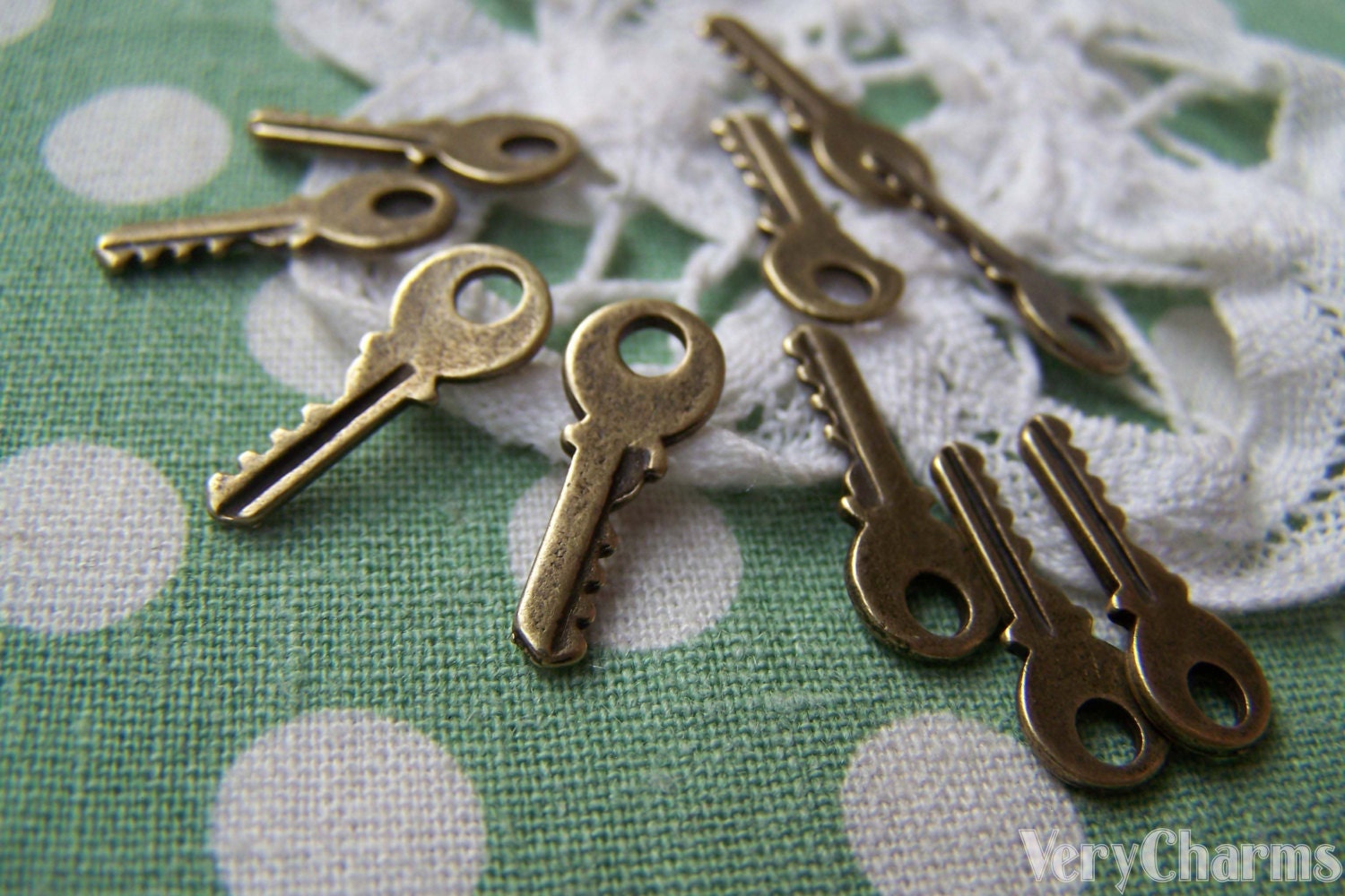 20 Pcs of Antique Bronze Lovely Key Charms 7x18mm A167 | Etsy