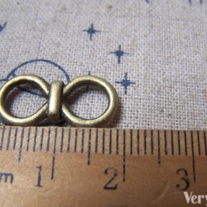 20 Pcs of Antique Bronze Figure 8 Connector Charms 9x19mm A4760 - Etsy