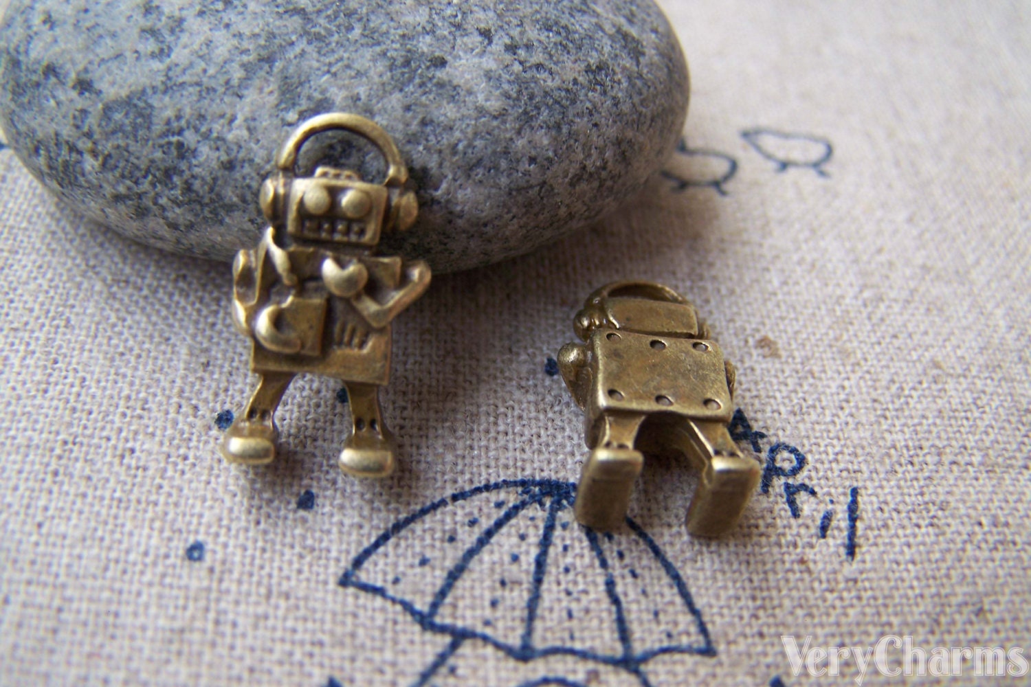 20 Pcs of Antique Bronze Lovely Robot Charms 9x17mm A684 | Etsy