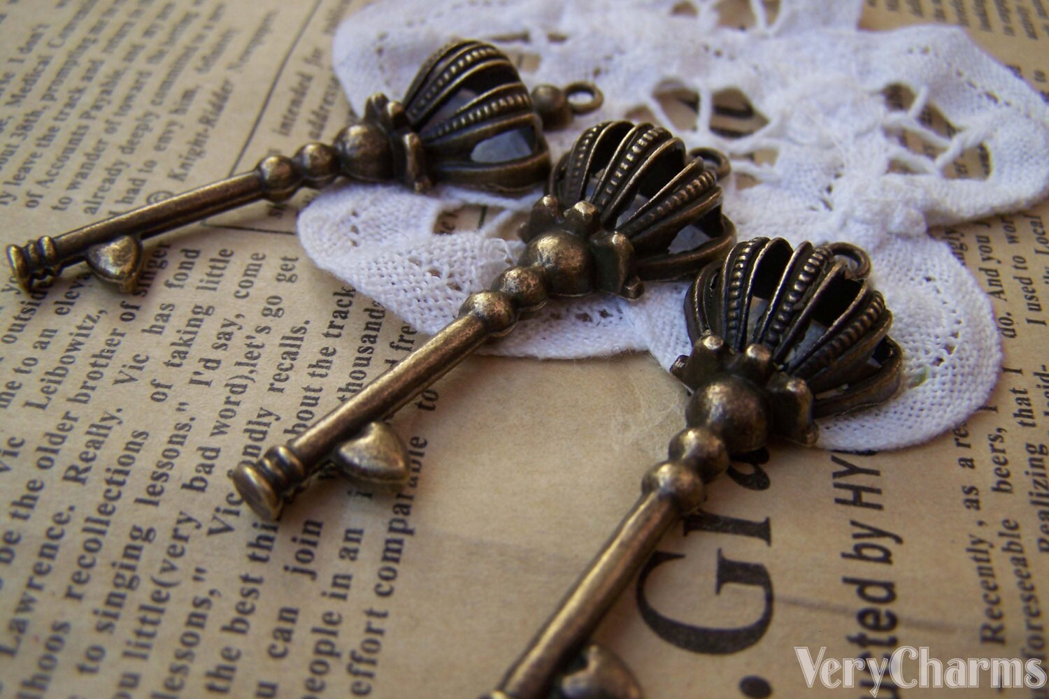 10 Pcs of Antique Bronze Half Crown Key Charms Pendants 18x57mm A172 - Etsy