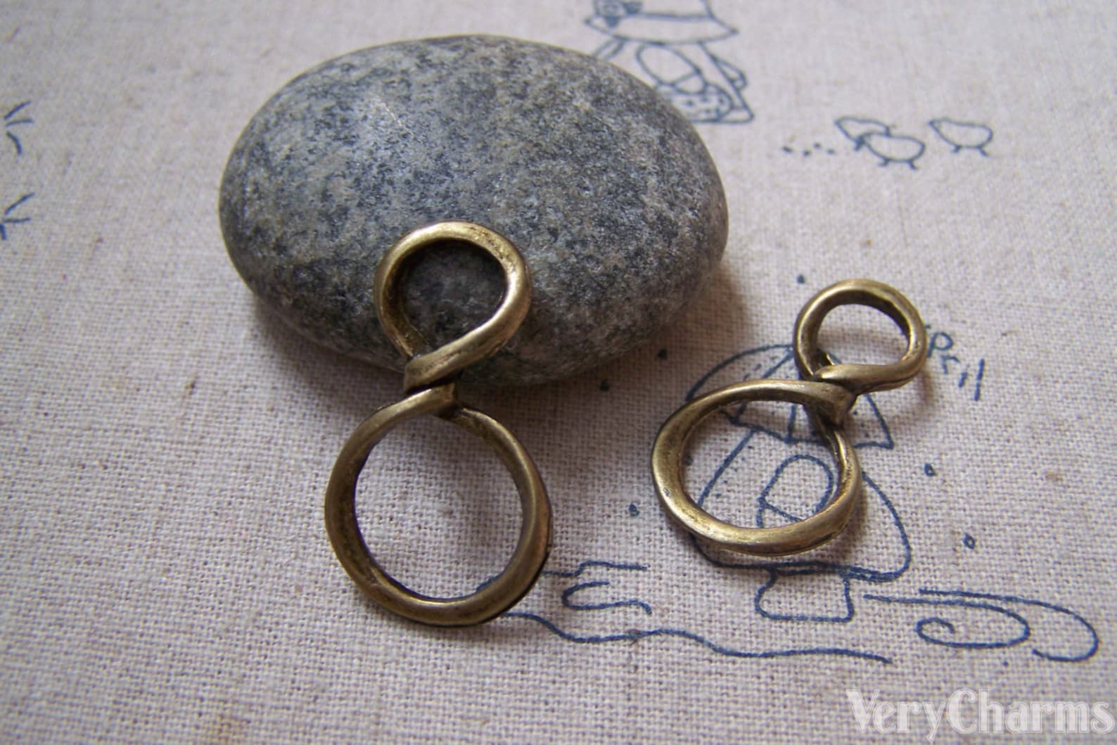 Figure 8 Connectors Antique Bronze Twisted Ring Charms 16x31mm - Etsy