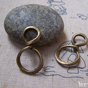 Figure 8 Connectors Antique Bronze Twisted Ring Charms 16x31mm Set of ...