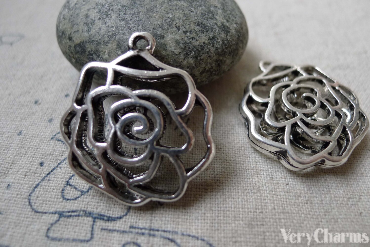 5 pcs of Antique Silver 3D Filigree Rose Flower Charms | Etsy