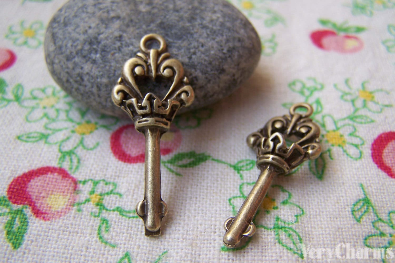 10 Pcs of Antique Bronze Crown Key Skeleton Key Charms - Etsy