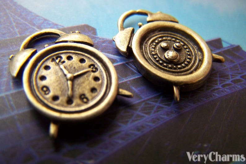 10 Pcs of Antique Bronze Alarming Heart Clock Charms 13.5x17.5mm A1641 ...