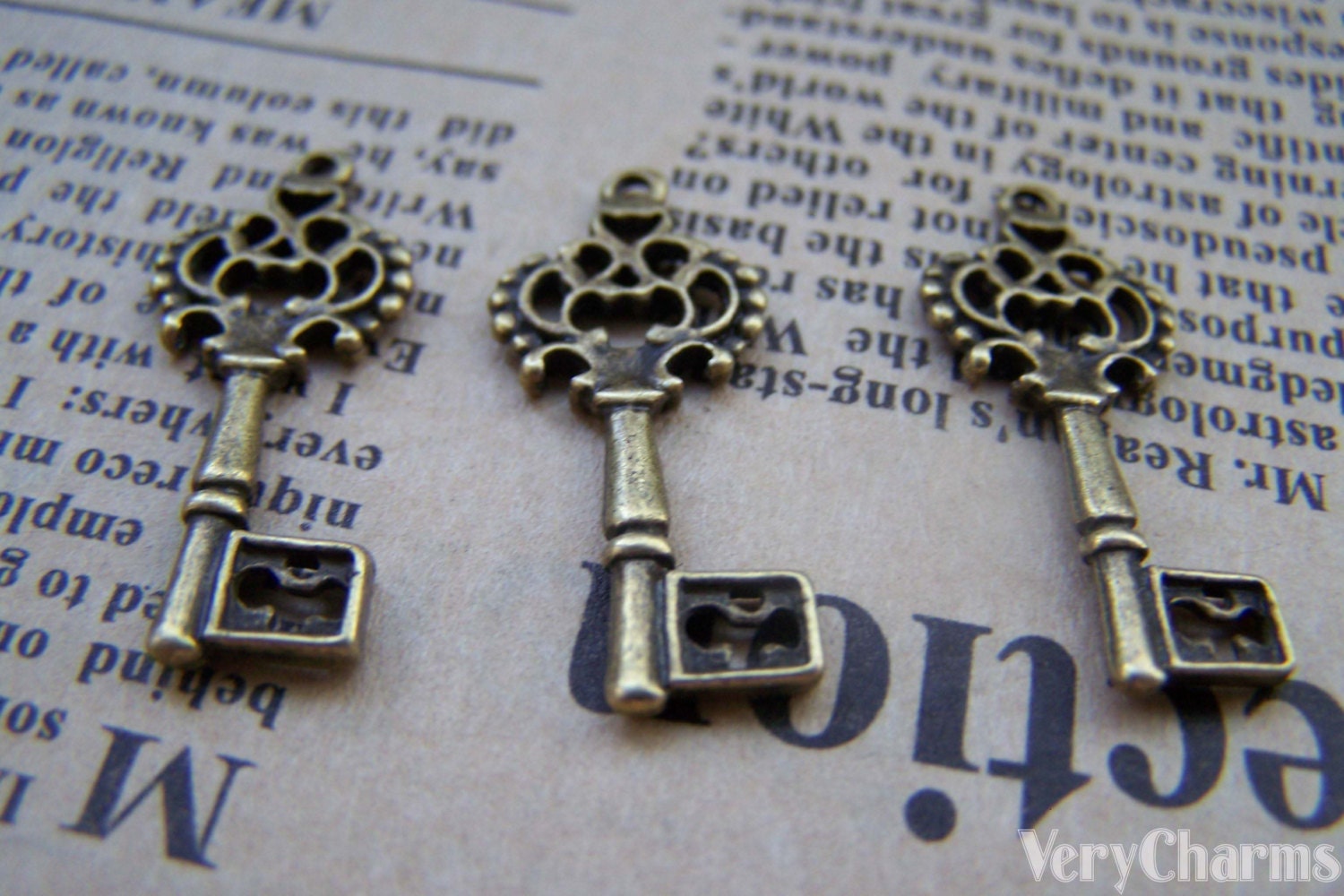 30 Pcs of Antique Bronze Skeleton Key Charms 11x25mm A185 | Etsy