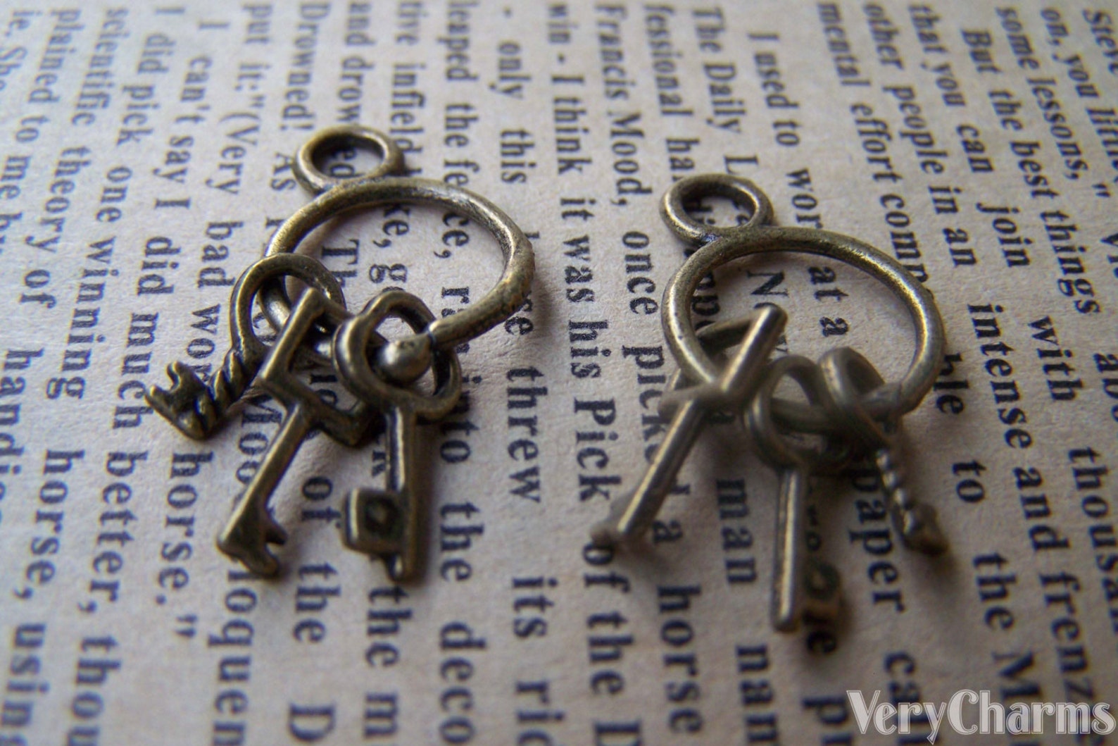 10 Pcs of Antique Bronze Keychain With Three Vintage Keys - Etsy