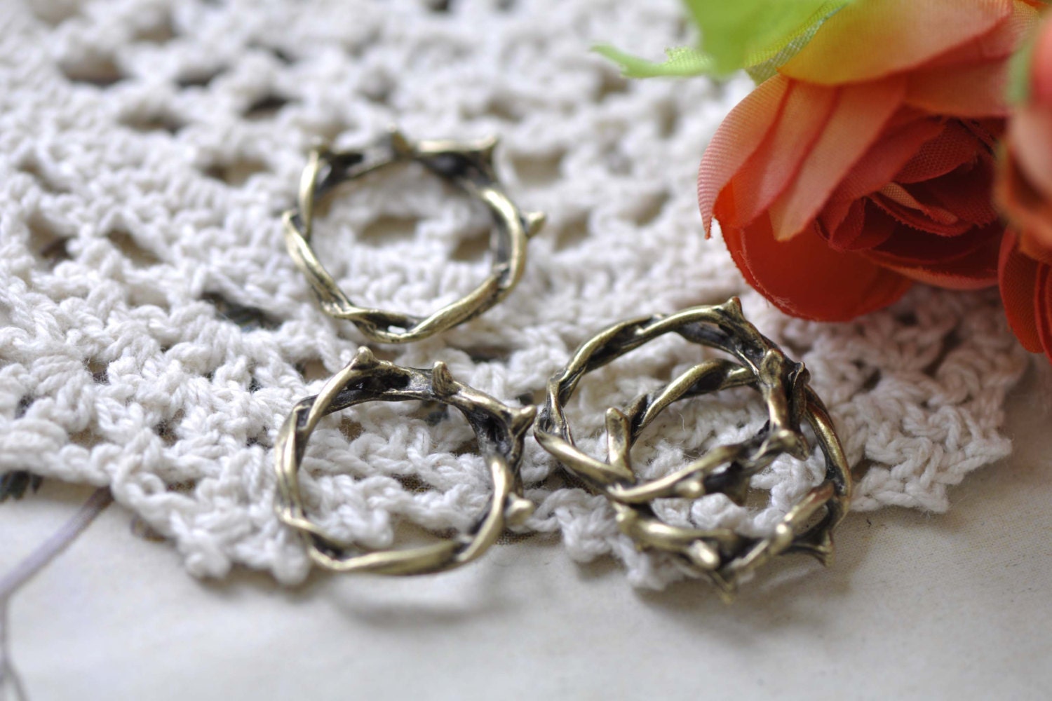 Antique Bronze Vine Leaf Ring Charms Round Pendants 21mm Set of 20 ...