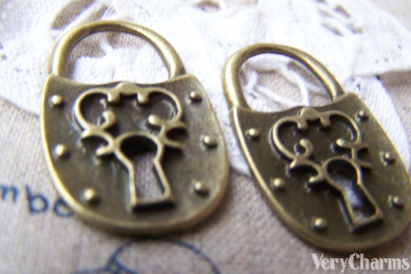 10 Pcs of Antique Bronze Lovely Lock Charms 20x32mm A2437 - Etsy