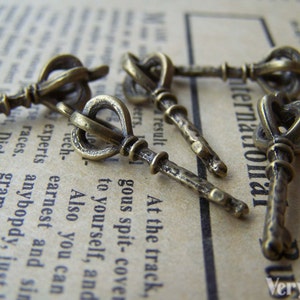 20 Pcs of Antique Bronze Crown Skeleton Key Charms 8x23mm A186 - Etsy