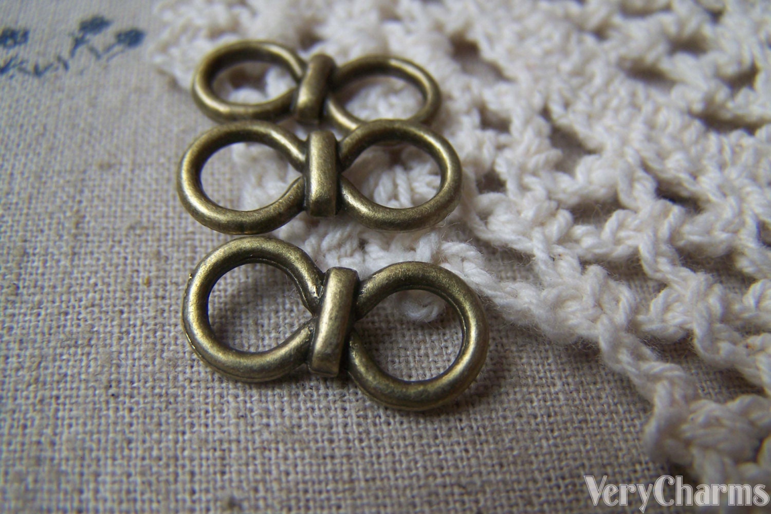 20 Pcs of Antique Bronze Figure 8 Connector Charms 9x19mm A4760 - Etsy