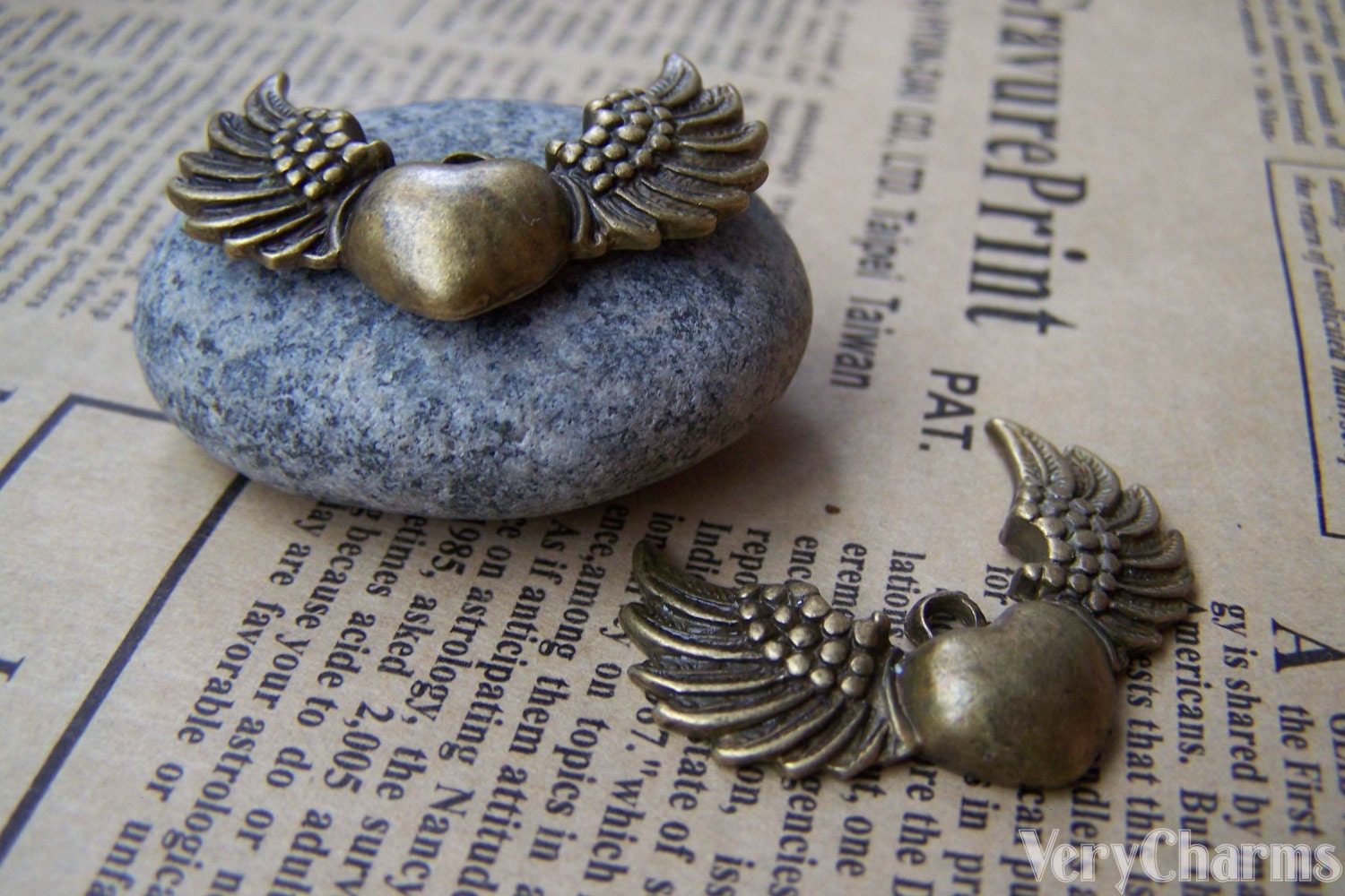 10 Pcs of Antique Bronze Heart Wing Angel Charms 27x36mm A653 | Etsy