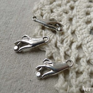 20 Pcs of Antique Silver Diamond Hand Charms Double Sided 8x18mm A6534 ...