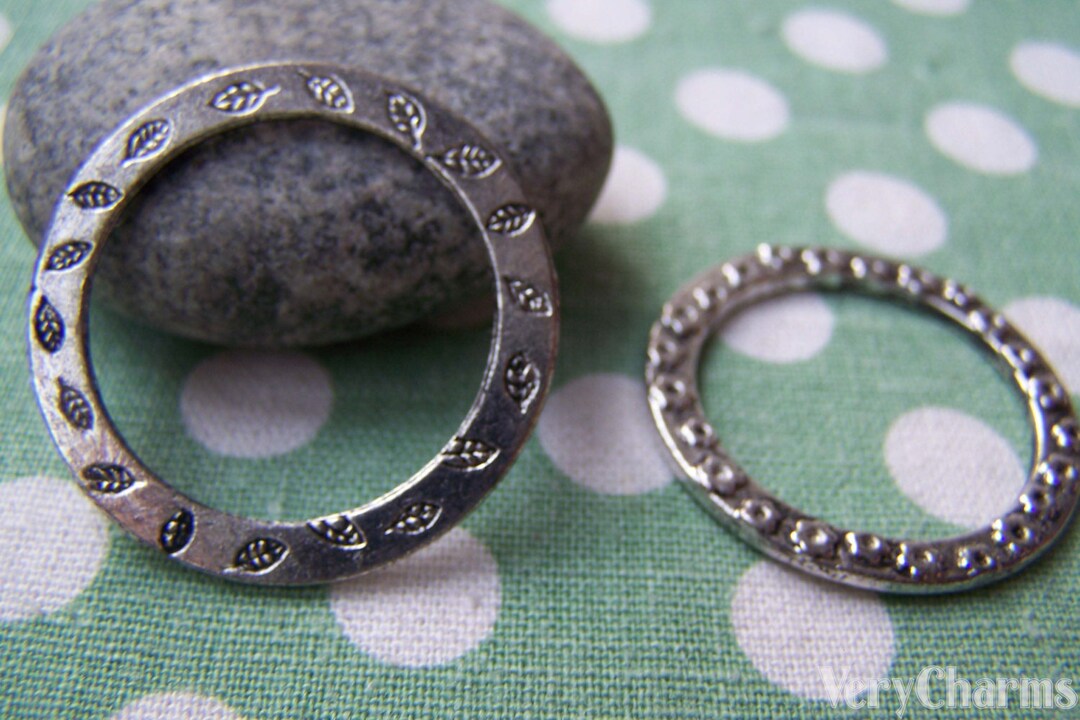 10 Pcs of Antique Silver Flower and Leaf Circle Ring Charms 32mm A3477 ...