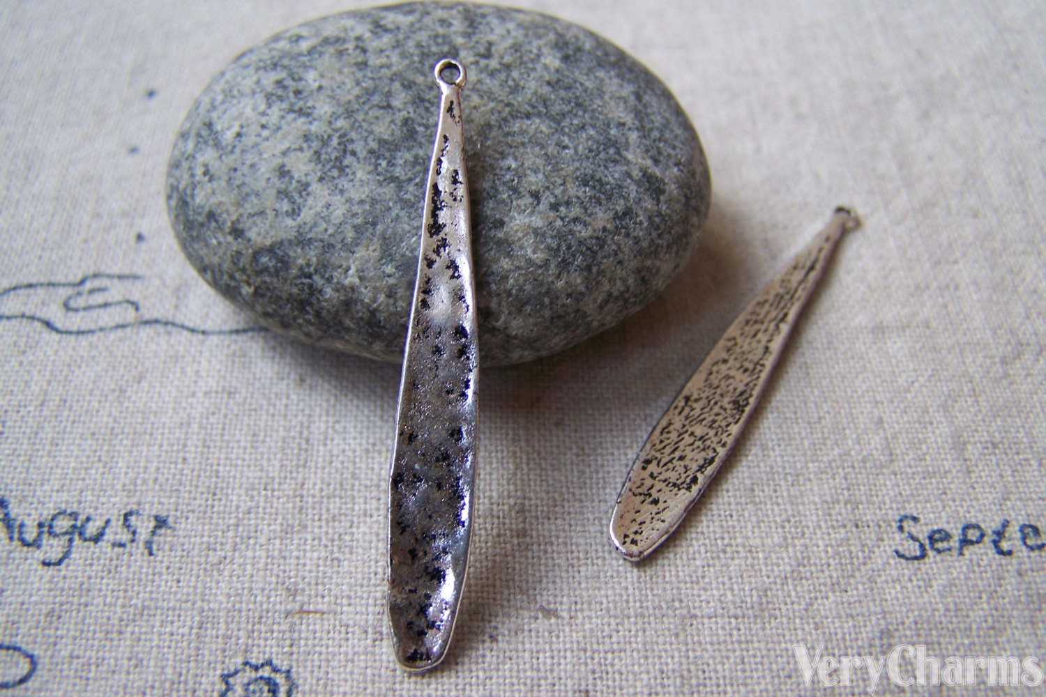 10 Pcs of Antique Silver Textured Long Leaf Teardrop Charms - Etsy