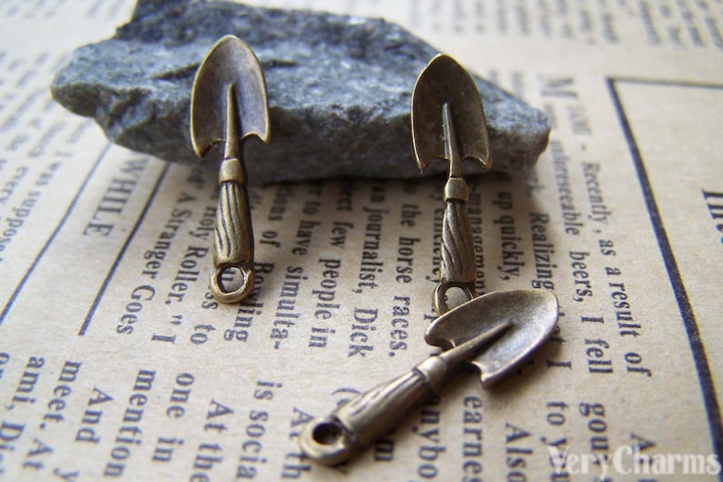 12 pcs Antique Bronze Garden Spade Trowel Shovel Charms A1424 | Etsy