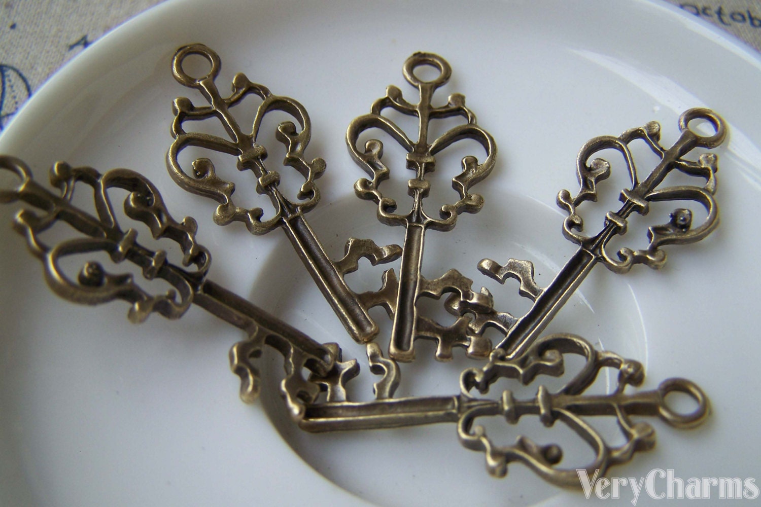 10 Pcs of Antique Bronze Skeleton Key Charms Pendants 16x36mm - Etsy