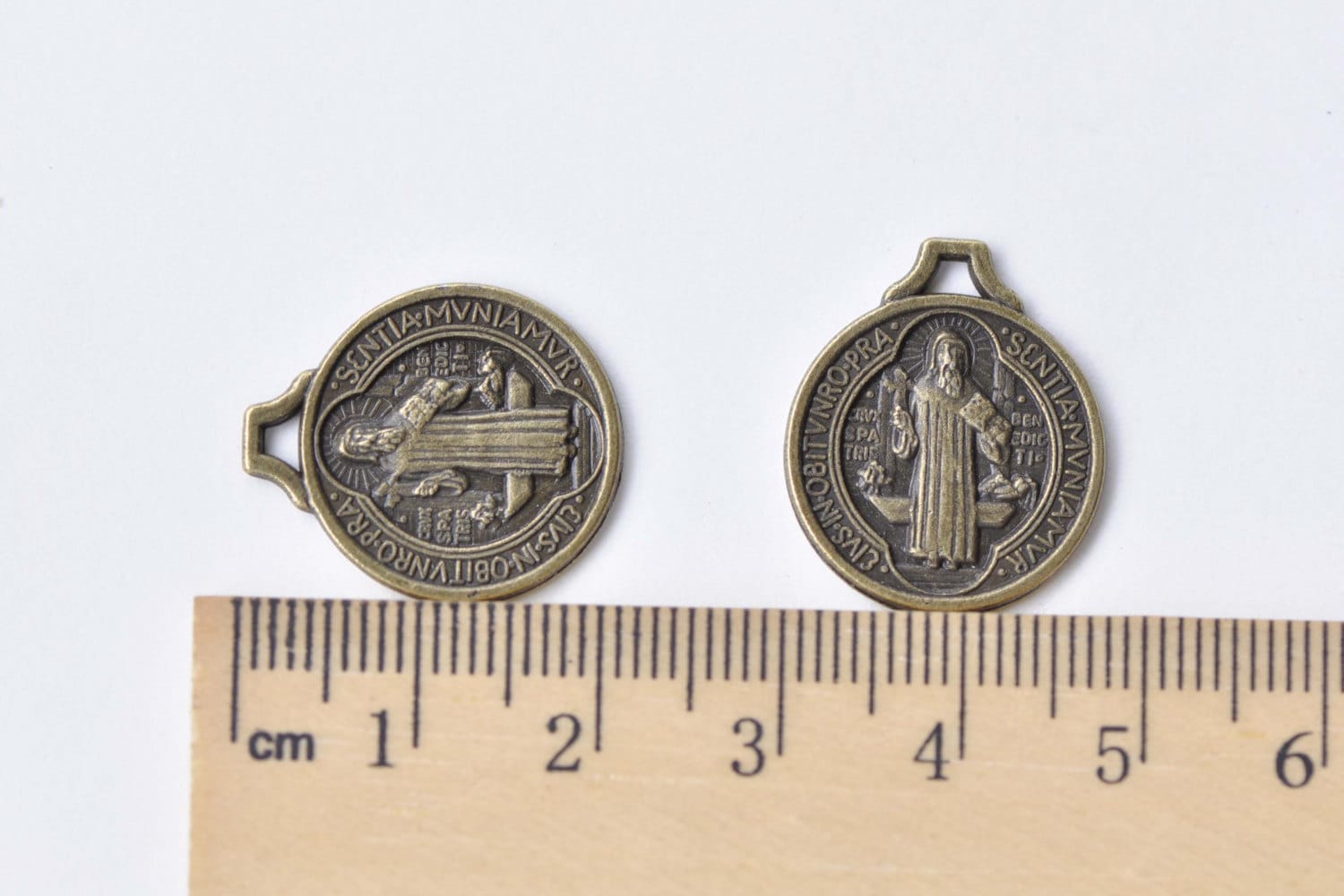 20 Pcs Antique Bronze Round Religious Jesus Round Charms 18x21mm A8612 ...