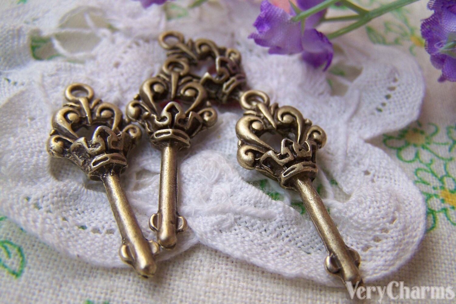 10 Pcs of Antique Bronze Crown Key Skeleton Key Charms - Etsy
