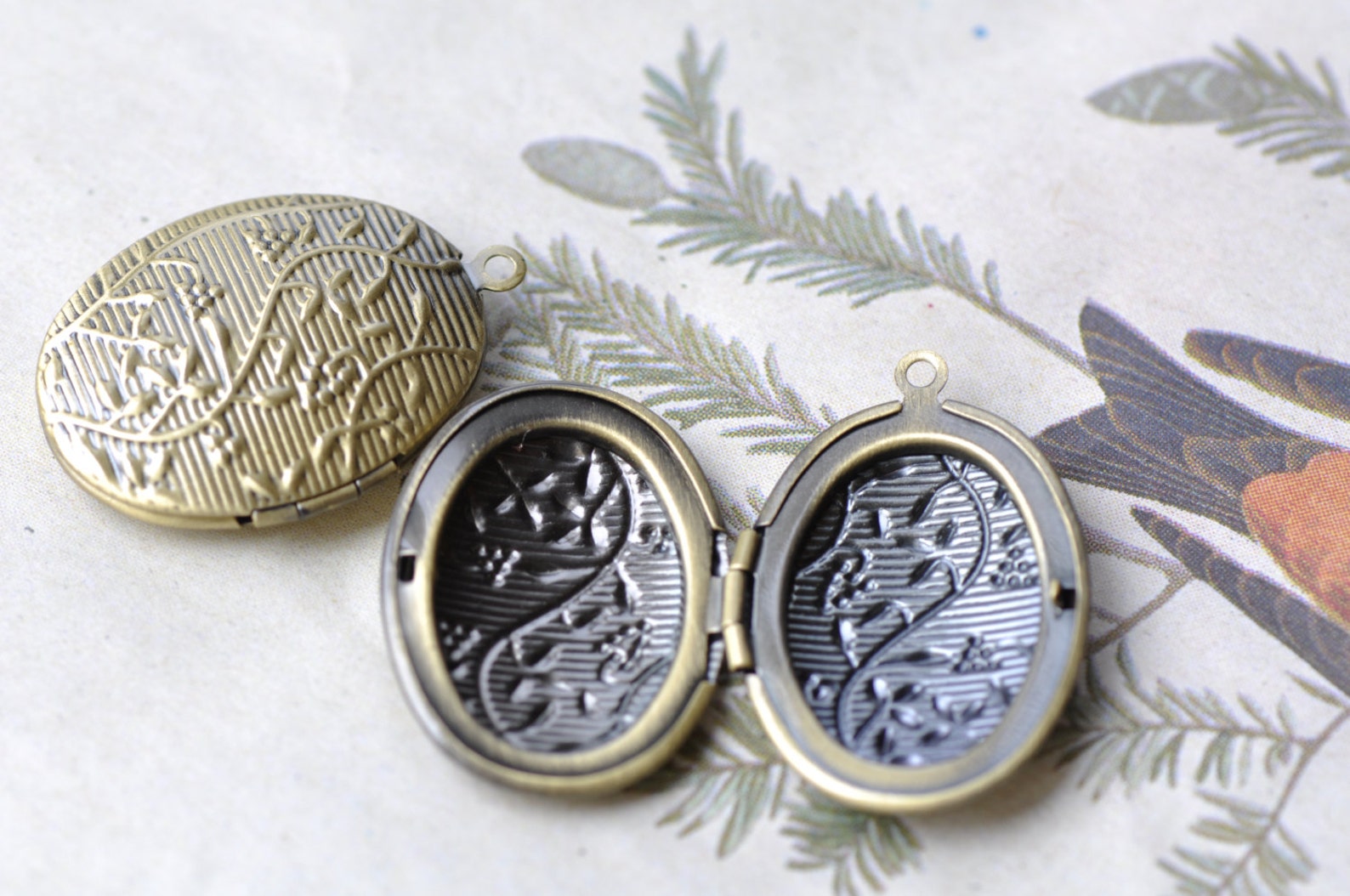Picture Locket Striped Grape Leaf Branch Oval Photo Locket | Etsy
