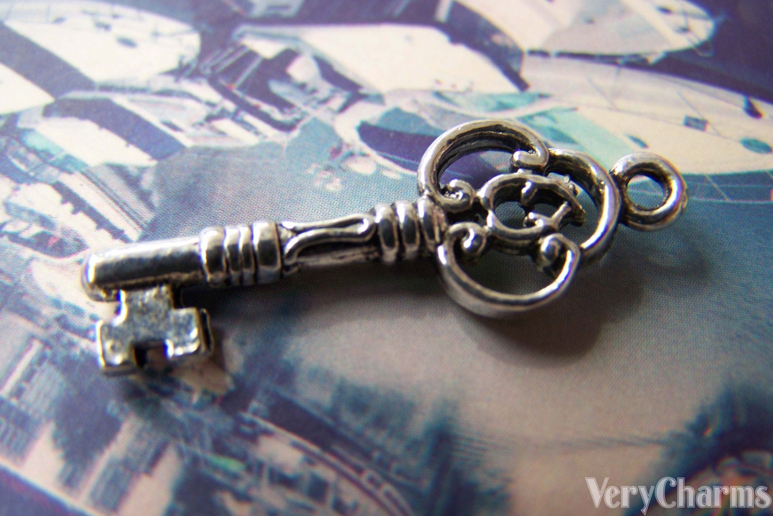 20 Pcs of Tibetan Silver Antique Silver Skeleton Key Charms | Etsy