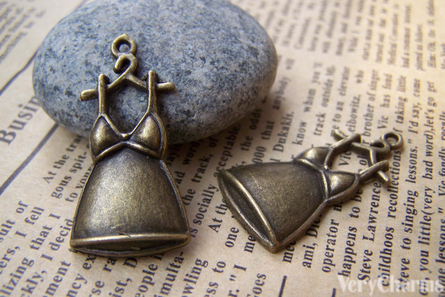 10 Pcs of Antique Bronze Lovely Dress Charms 17x34mm A2481 | Etsy