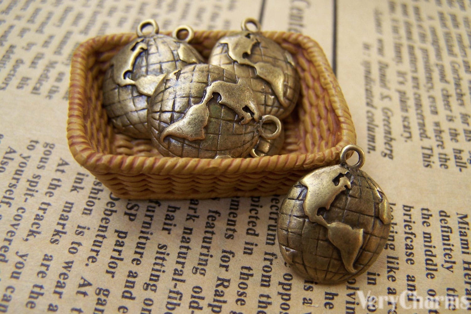 10 Pcs of Antique Bronze World Map Round Charms 15mm A1484 - Etsy