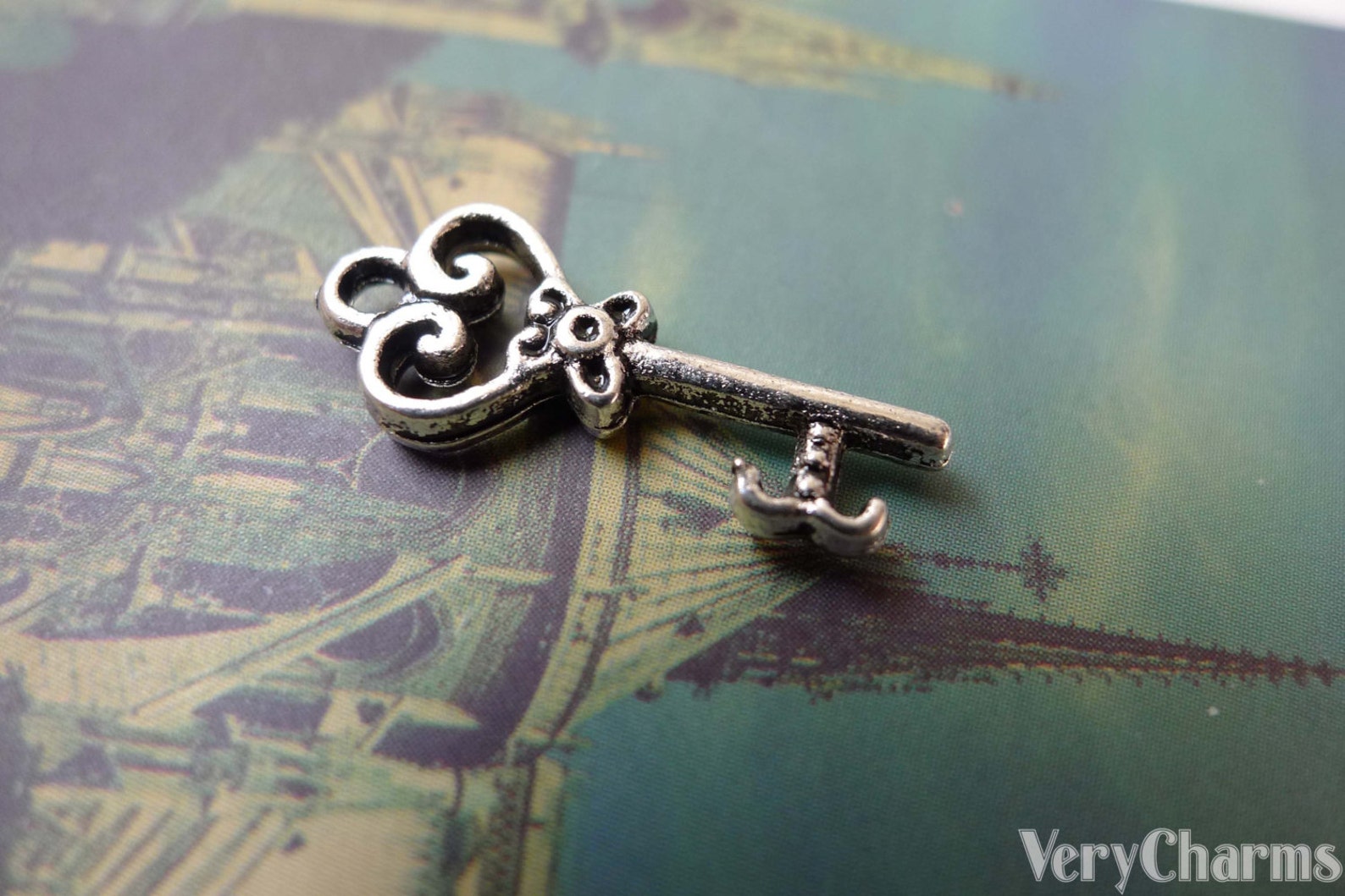 20 Pcs of Antique Silver Skeleton Key Heart Key Charms 9x21mm | Etsy