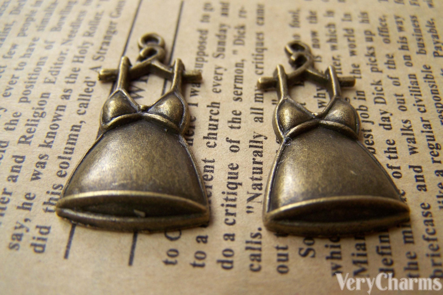 10 Pcs of Antique Bronze Lovely Dress Charms 17x34mm A2481 | Etsy