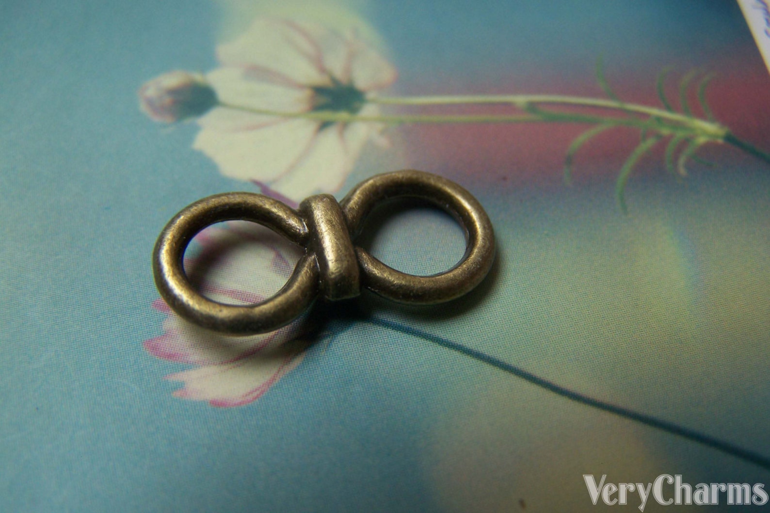 20 Pcs of Antique Bronze Figure 8 Connector Charms 9x19mm A4760 - Etsy