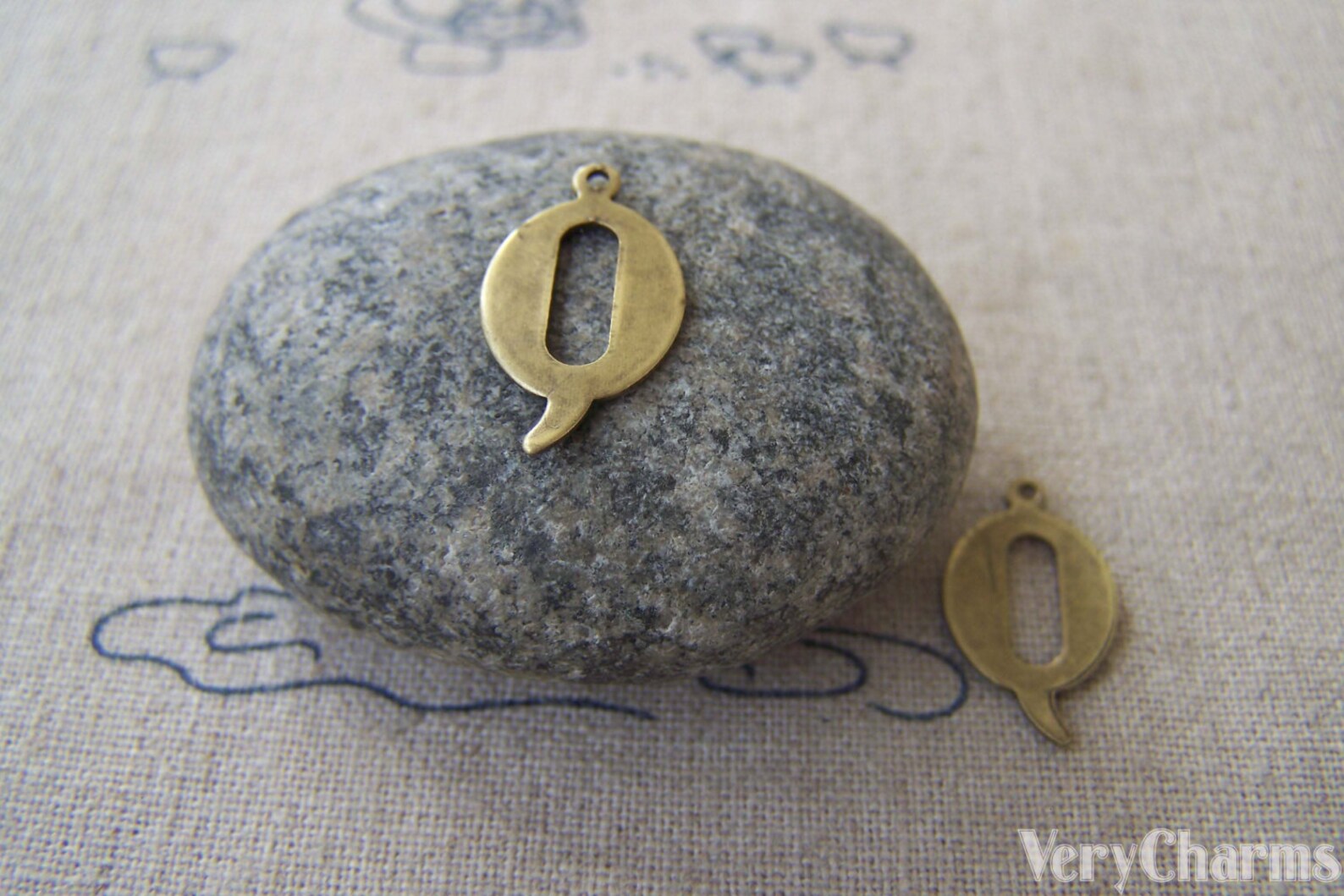 10 Pcs of Antique Bronze Brass Alphabet Letter Q Charms 10x18mm A2422 ...