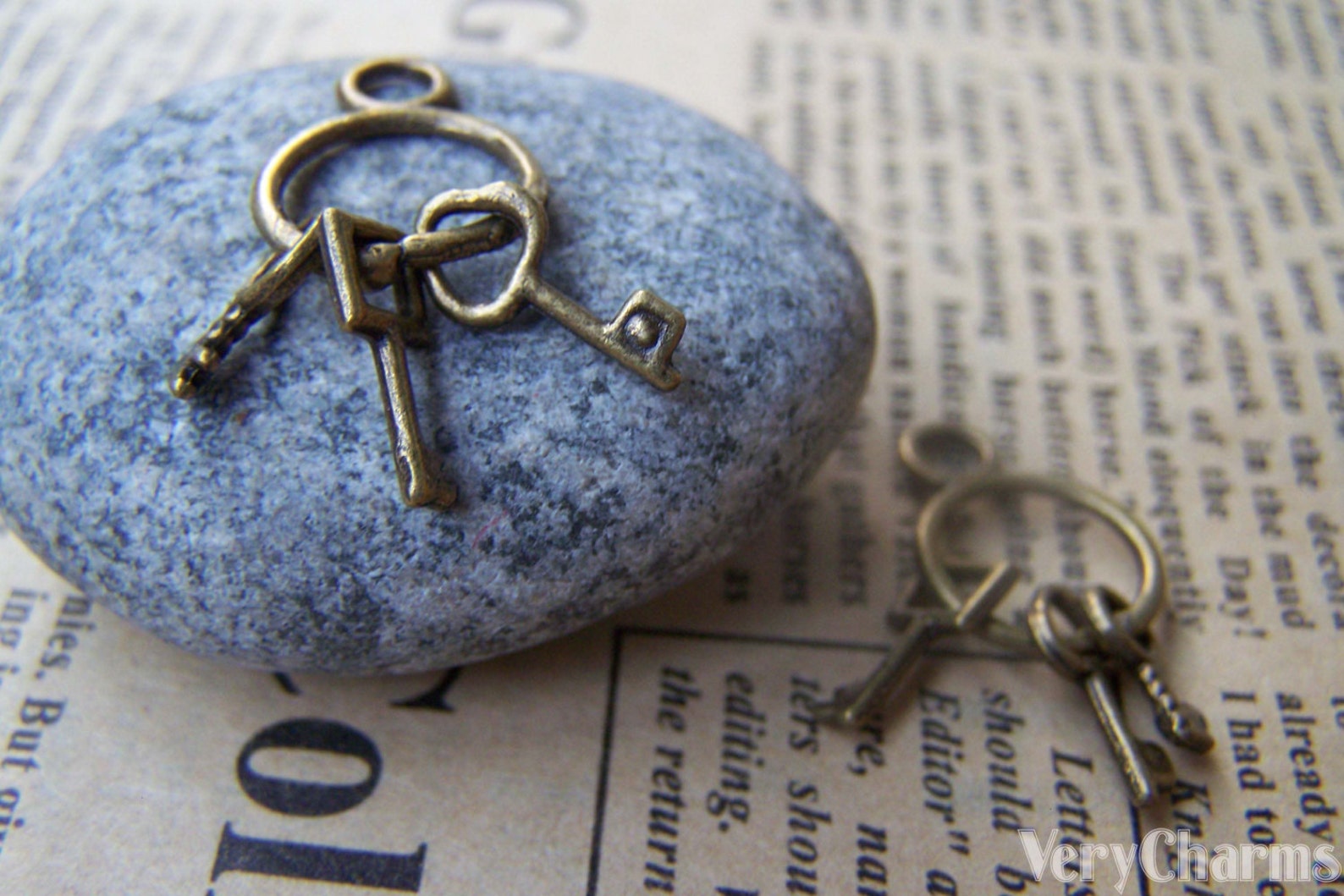10 Pcs of Antique Bronze Keychain With Three Vintage Keys - Etsy