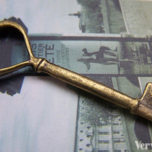 10 Pcs of Antique Bronze Heart Skeleton Key Charms Pendants Huge Size ...