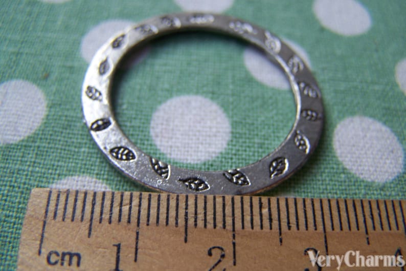 10 Pcs of Antique Silver Flower and Leaf Circle Ring Charms 32mm A3477 ...