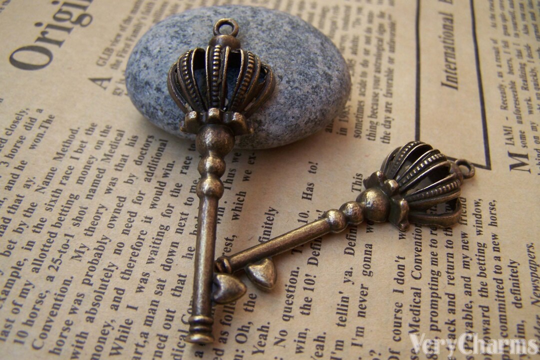 10 Pcs of Antique Bronze Half Crown Key Charms Pendants 18x57mm A172 - Etsy