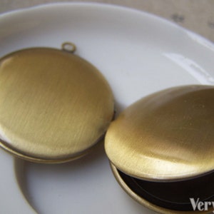 Blank Locket Antique Bronze Round Photo Lockets 32mm Set of 4 Pcs A3561 ...